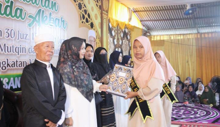 Ponpes Al-Rasyid Simpang Tiga Desa Simpang Jaya Gelar Tasyakuran Wisuda ...