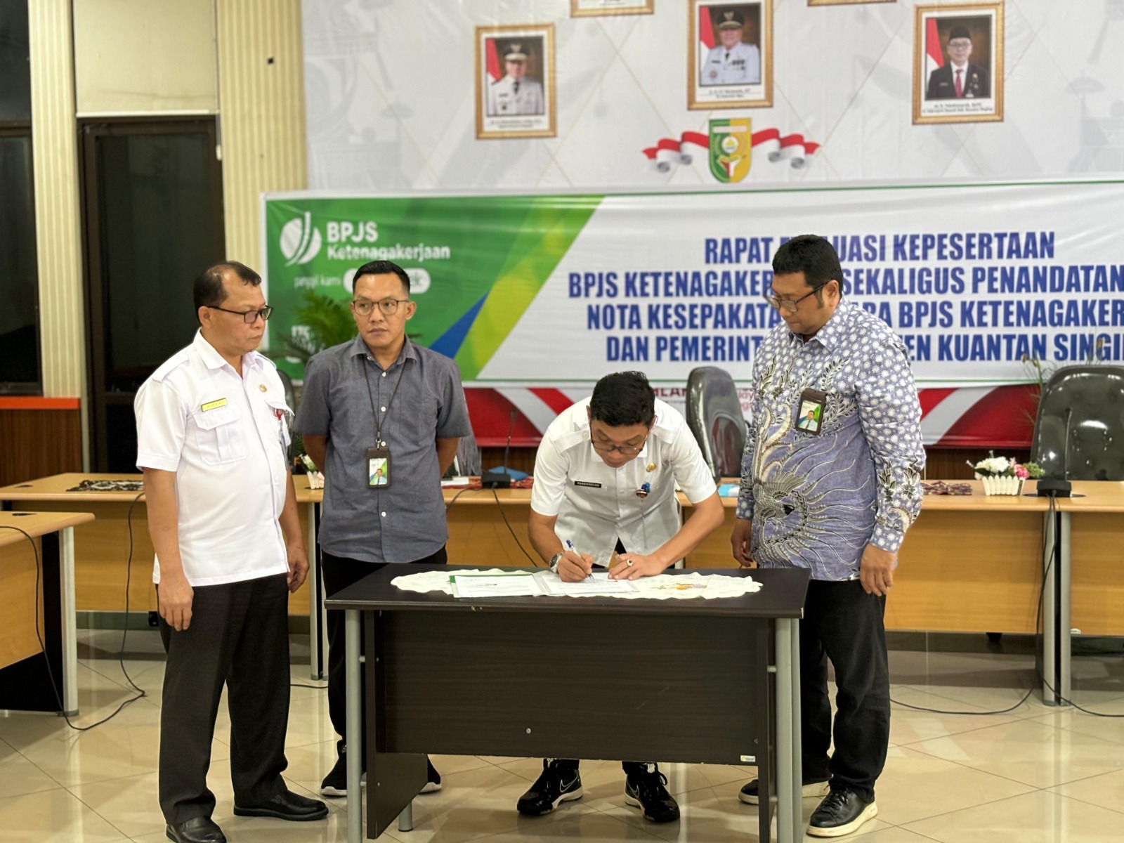 Penandatanganan Nota Kesepakatan antara BPJS Ketenagakerjaan dan Pemerintah Kabupaten Kuantan ...